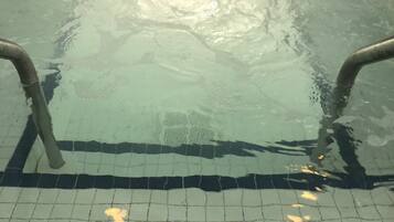 Banheira de hidromassagem interior