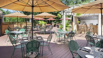 2 restaurantes, pequenos-almoços servidos, cozinha regional