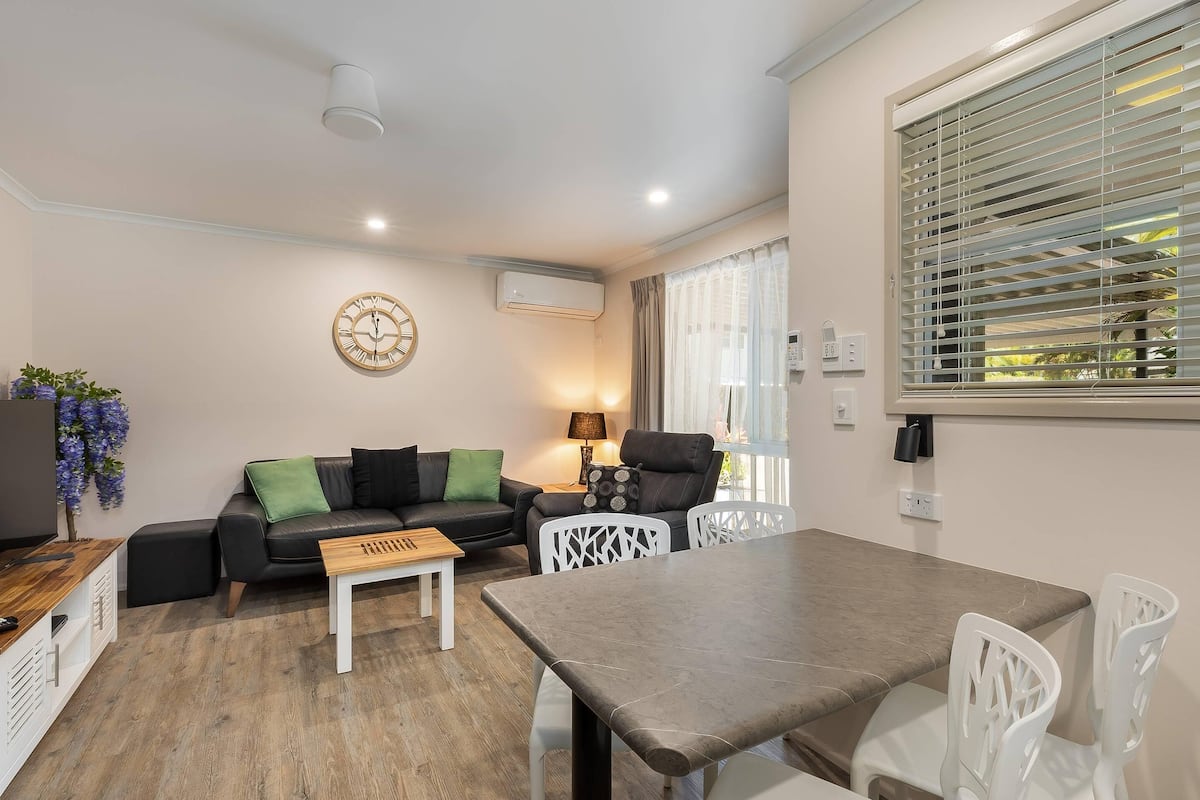 Apartamento, 1 quarto | Cofres nos quartos, escrivaninha, quartos à prova de som