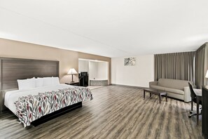 Quarto Superior, 1 cama king-size, não fumadores, banheira de hidromassagem | Secretária, secretária adequada para computadores portáteis 
