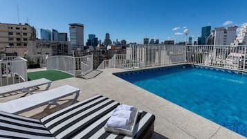 Piscina exterior sazonal