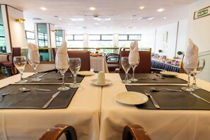 Almoços e jantares servidos