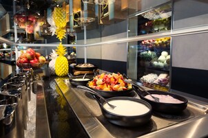 Café da manhã com buffet todos os dias mediante uma taxa