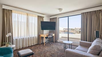 Quarto, 1 quarto, varanda, vista para o porto | Minibar, cofre no quarto, secretária