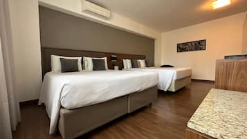 Cofre no quarto, secretária, Wi-fi grátis, roupa de cama fornecida