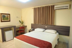Frigobar, cortinas blackout, Wi-Fi de cortesia, roupa de cama