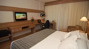Camas com colchões pillow-top, frigobar, cofres nos quartos