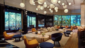 Serve almoços, jantares e happy hour