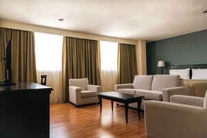 Quarto casal superior, 1 cama Queen, vista para a cidade | Roupas de cama premium, cofres nos quartos, escrivaninha, berços grátis