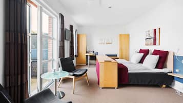 Suite Júnior, 1 cama king-size, não fumadores, banheira de hidromassagem (Living Room) | 1 quarto, secretária, secretária adequada para computadores portáteis