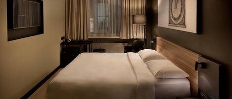 1 quarto, cofres nos quartos, escrivaninha, cortinas blackout