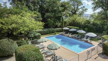 Piscina exterior sazonal