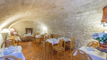 Café da manhã com buffet todos os dias (EUR 14 por pessoa)