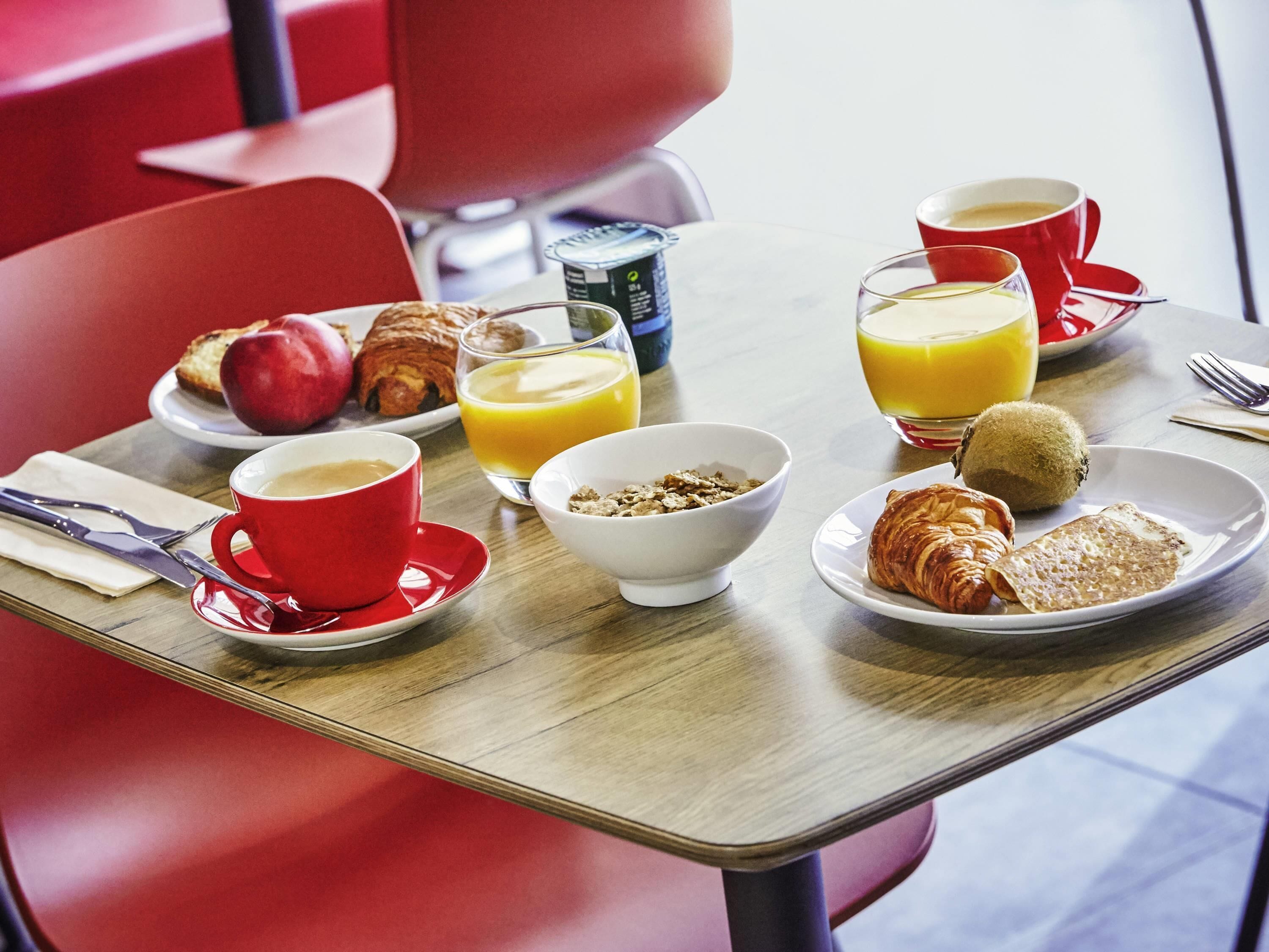 Pequeno-almoço tipo buffet diário (14.50 EUR por pessoa) 