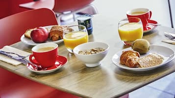 Pequeno-almoço tipo buffet diário (14.50 EUR por pessoa)