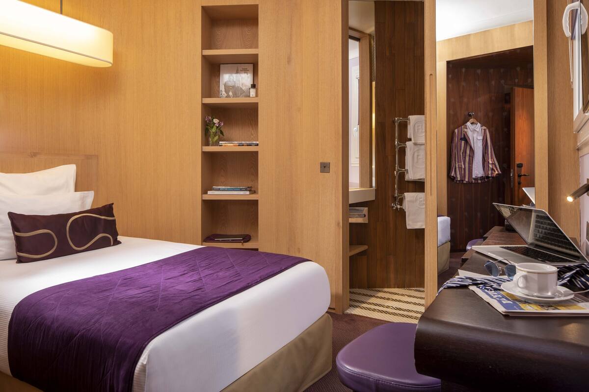 Roupa de alta qualidade, camas de colchão pillowtop, minibar 