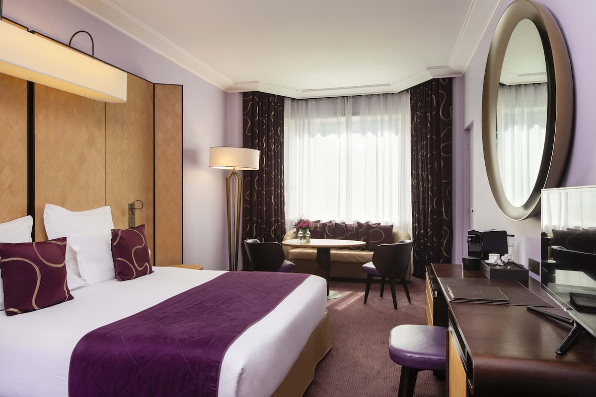 Roupa de alta qualidade, camas de colchão pillowtop, minibar 