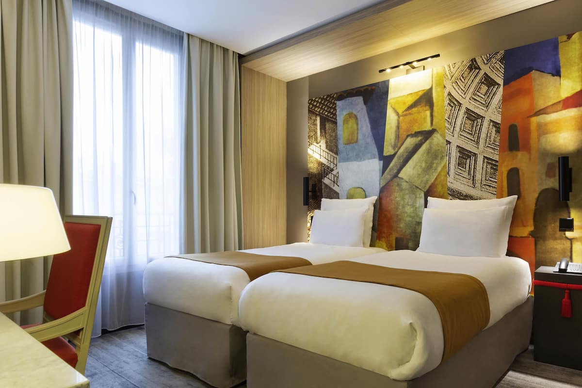 Quarto Twin Standard, 2 camas individuais | Roupa de alta qualidade, minibar, cofre no quarto, secretária