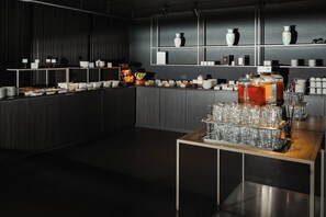 Pequeno-almoço continental diário (16 EUR por pessoa)