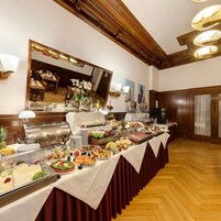 Café da manhã com buffet diário (EUR 16.50 por pessoa) 