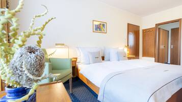 1 quarto, roupas de cama antialérgicas, frigobar, cofres nos quartos