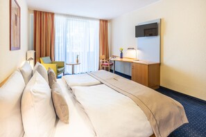 Quarto casal ou duplo standard | Roupas de cama antialérgicas, frigobar, cofres nos quartos, escrivaninha