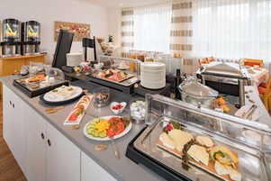 Café da manhã com buffet grátis todos os dias