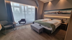 Quarto casal superior | Fachada da propriedade