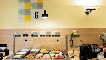 Pequeno-almoço tipo buffet diário (17 EUR por pessoa)
