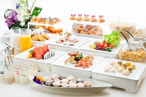 Pequeno-almoço tipo buffet diário mediante uma taxa 