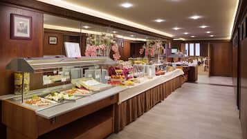 Pequeno-almoço tipo buffet diário (10 EUR por pessoa)