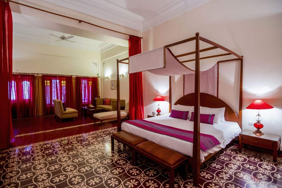 Roupa de alta qualidade, minibar, cofre no quarto