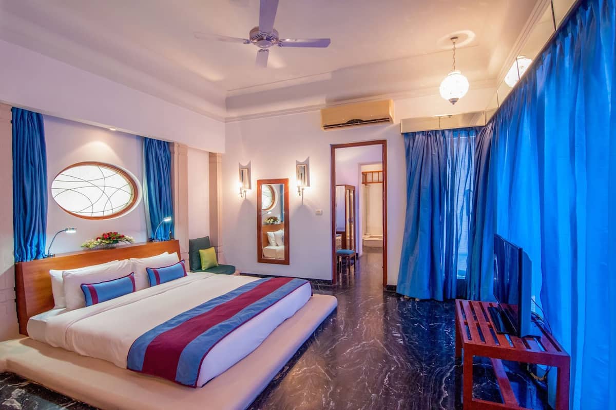 Roupa de alta qualidade, minibar, cofre no quarto