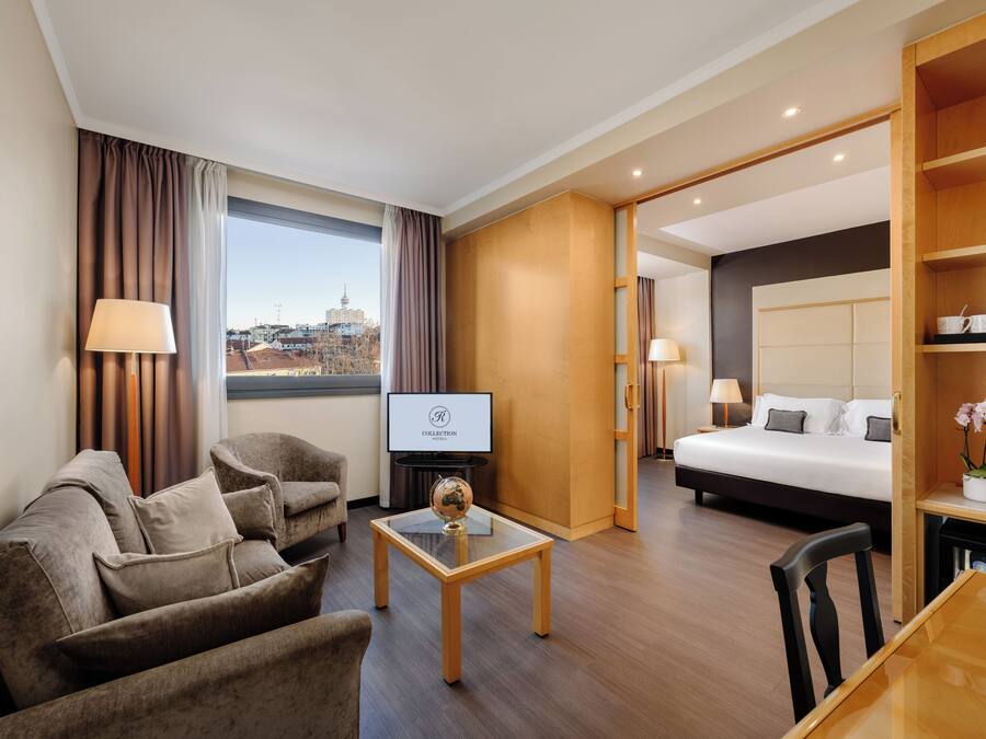 Suíte | Área de estar | TV LCD 26 polegadas com canais via satélite, TV