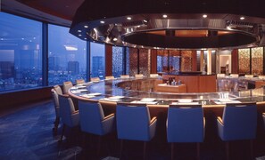 6 restaurantes: servem pequenos-almoços, almoços e jantares