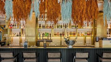 2 bares/lounges, bar de champanhe