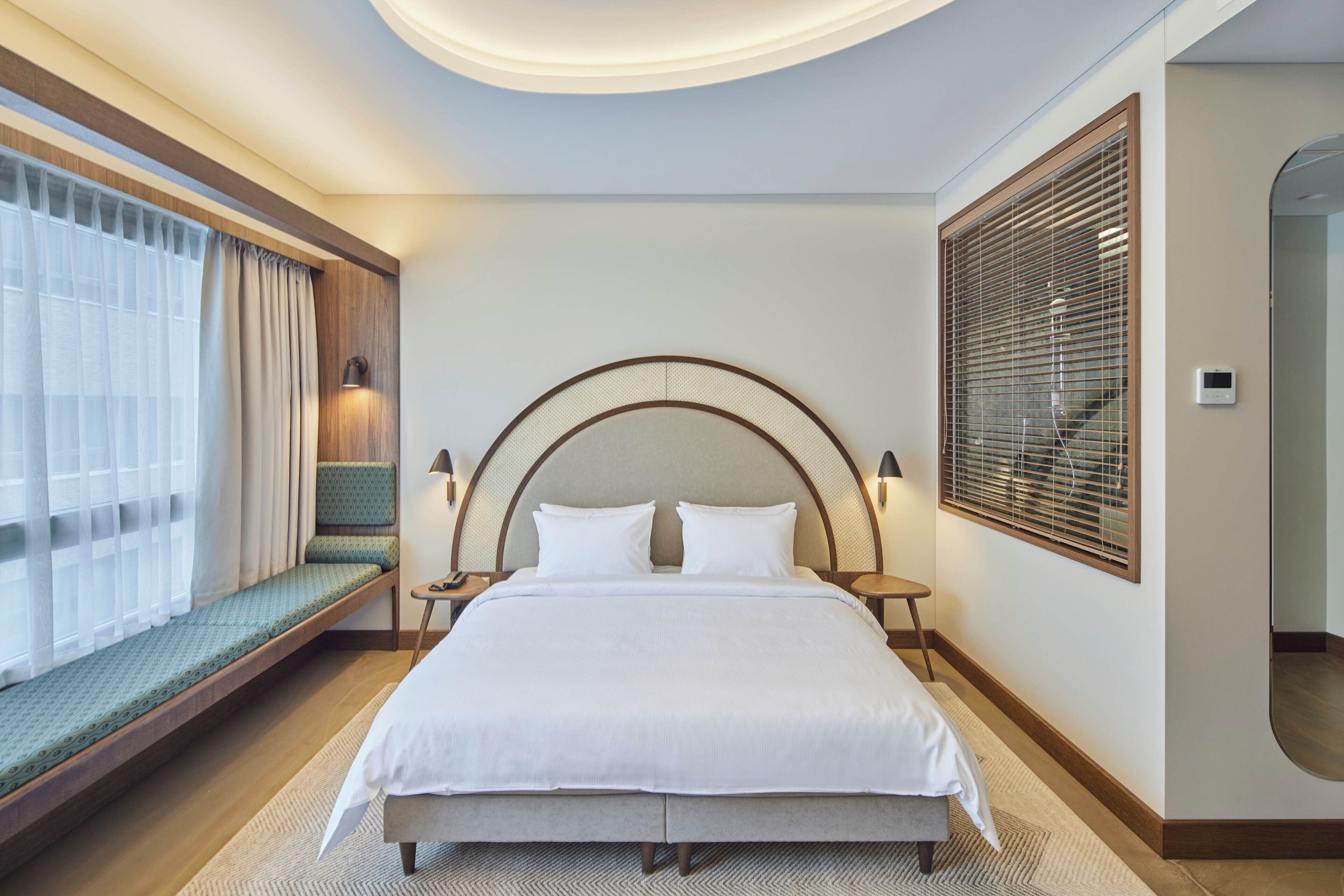 Quarto Duplo Superior | Roupa hipoalergénica, minibar, cofre no quarto, secretária 