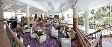 2 bares/lounges, bar ao lado da piscina