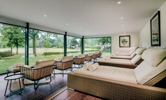 Sauna, tratamentos corporais, aromaterapia, massagens de pedras quentes 