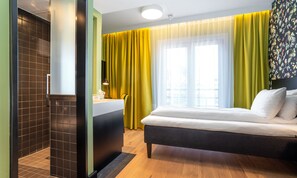 Roupa de alta qualidade, camas de colchão pillowtop, minibar 