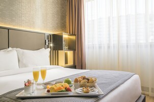 Quarto casal standard | Frigobar, cofres nos quartos, quartos à prova de som, Wi-Fi de cortesia