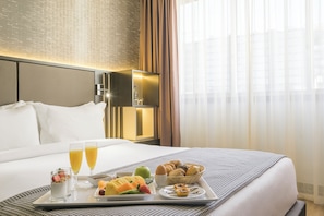 Quarto casal standard | Frigobar, cofres nos quartos, quartos à prova de som, Wi-Fi de cortesia