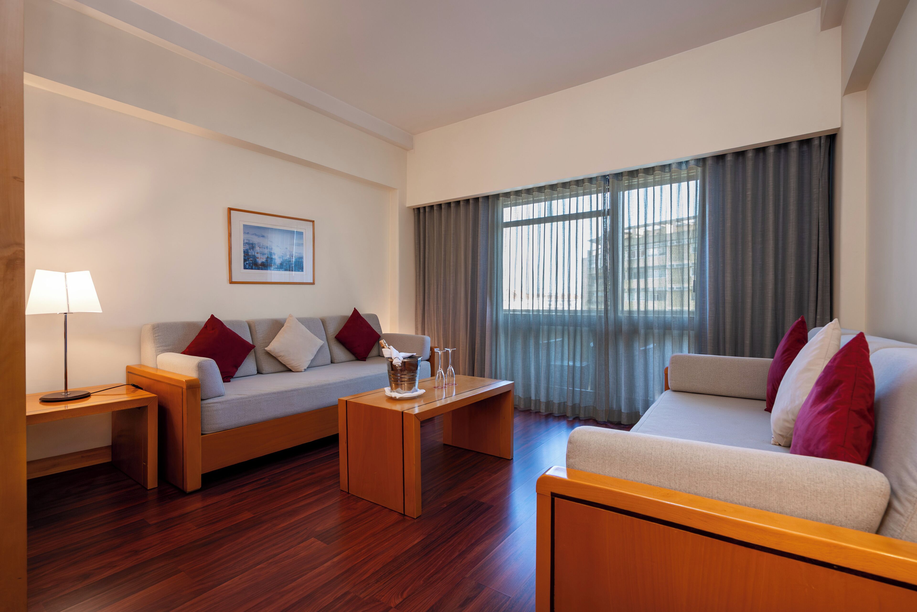 Quarto Familiar | Minibar, cofre no quarto 