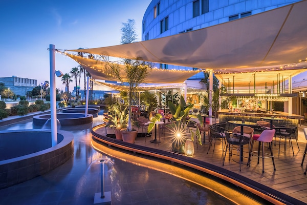 3 restaurantes, pequenos-almoços servidos