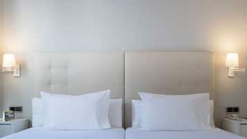 Quarto casal, 2 camas de solteiro | Escrivaninha, quartos à prova de som, Wi-Fi de cortesia, roupa de cama