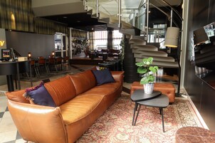 Área de estar no saguão