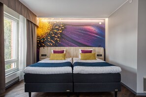 Quarto Twin Standard, várias camas | Roupa hipoalergénica, cofre no quarto, secretária 