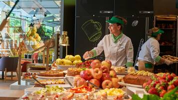 Pequeno-almoço tipo buffet diário mediante uma taxa