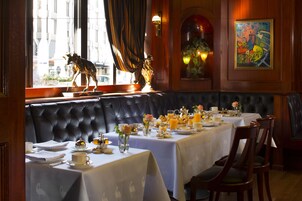 Café da manhã continental todos os dias (CHF 37 por pessoa) 