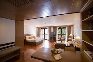 Suite Júnior, 1 cama king-size | Minibar, secretária, cortinas/cortinados opacos, camas desdobráveis 